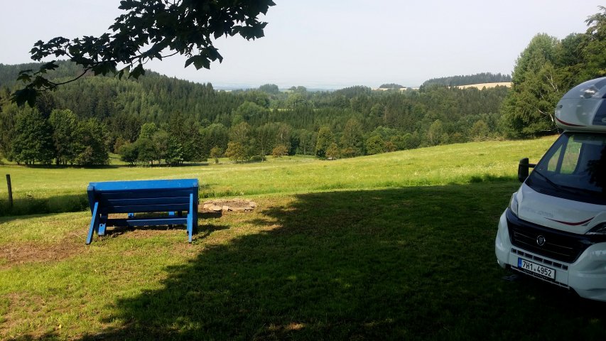 Kempuj bez kempu v místě Mez u prostřed polí na Modrém Bidélku ...