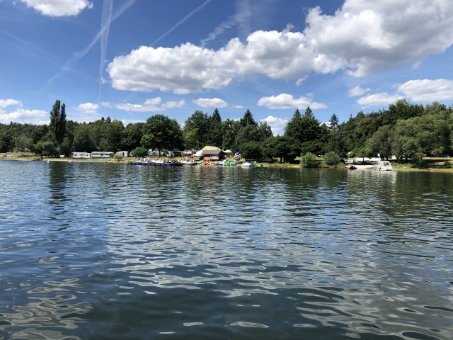 Kempuj bez kempu v místě Slapská přehrada - přímo u vody | bezkempu.cz