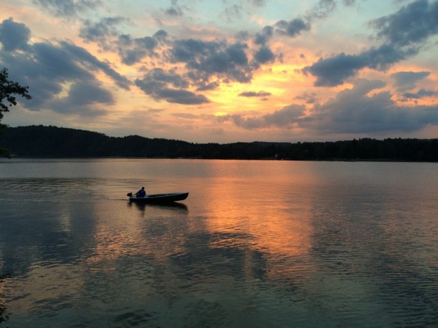 Kempuj bez kempu v místě Slapská přehrada - přímo u vody | bezkempu.cz