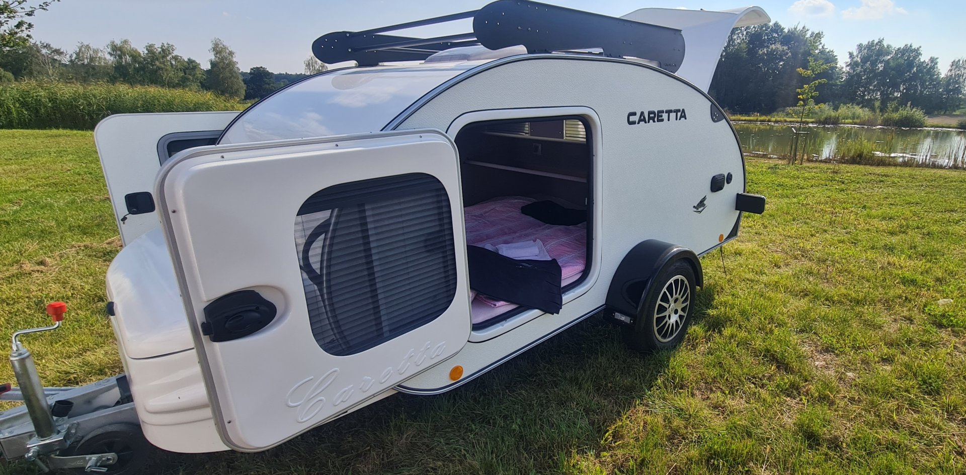 Caretta 1500 - mini přívěs - Půjčovna karavanů | bezkempu.cz