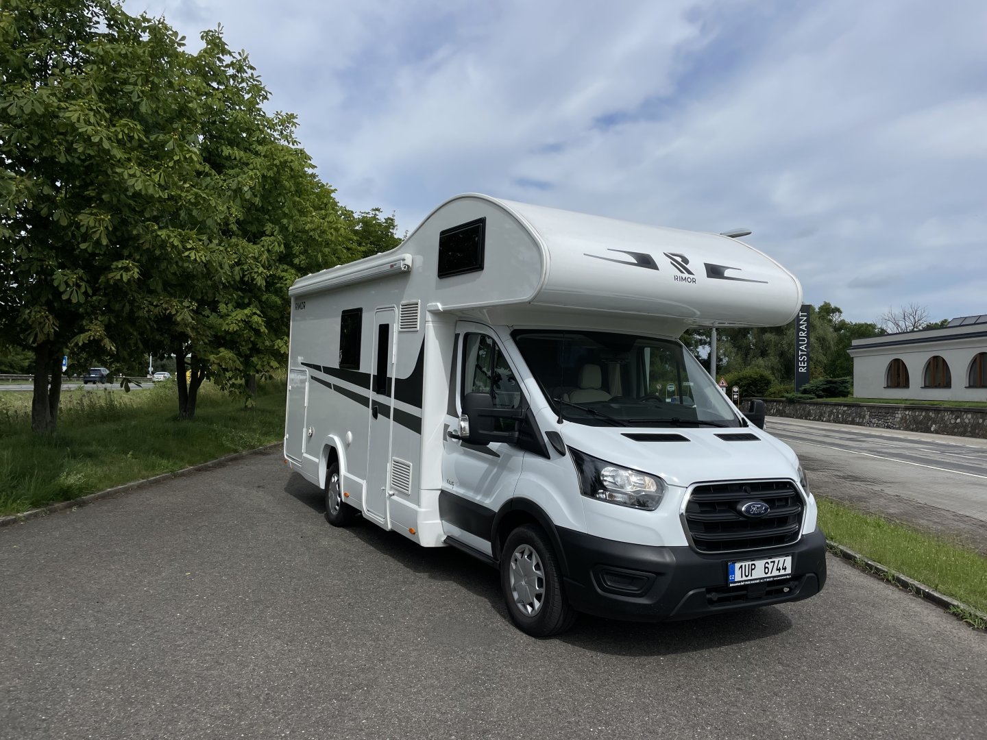 Ford Rimor Kilig 5 - alkovna - Půjčovna obytných vozů | bezkempu.cz