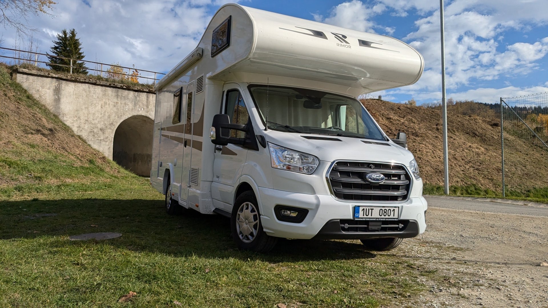 FORD RIMOR Kilig 5 - alkovna - Půjčovna obytných vozů | bezkempu.cz