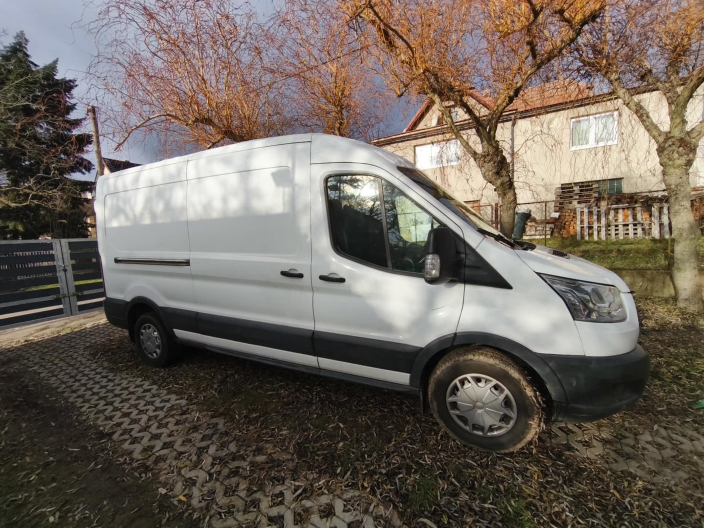 FORD TRANSIT - dodávka - Půjčovna obytných vozů | bezkempu.cz