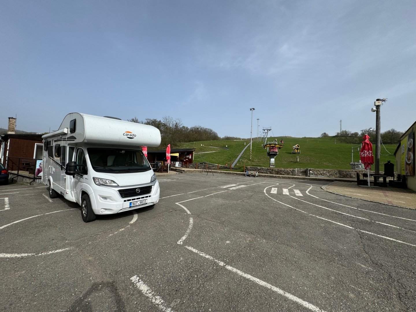 Capron SUNLIGHT A70 - alkovna - Půjčovna obytných vozů | bezkempu.cz