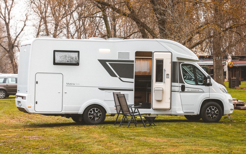 Adria Matrix 650DL - polointegrál - Půjčovna obytných vozů | bezkempu.cz